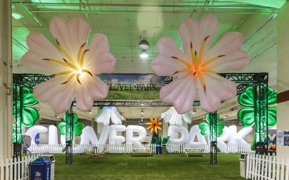 Daisy Giant Flower · Air Sculptures · Decor Rental